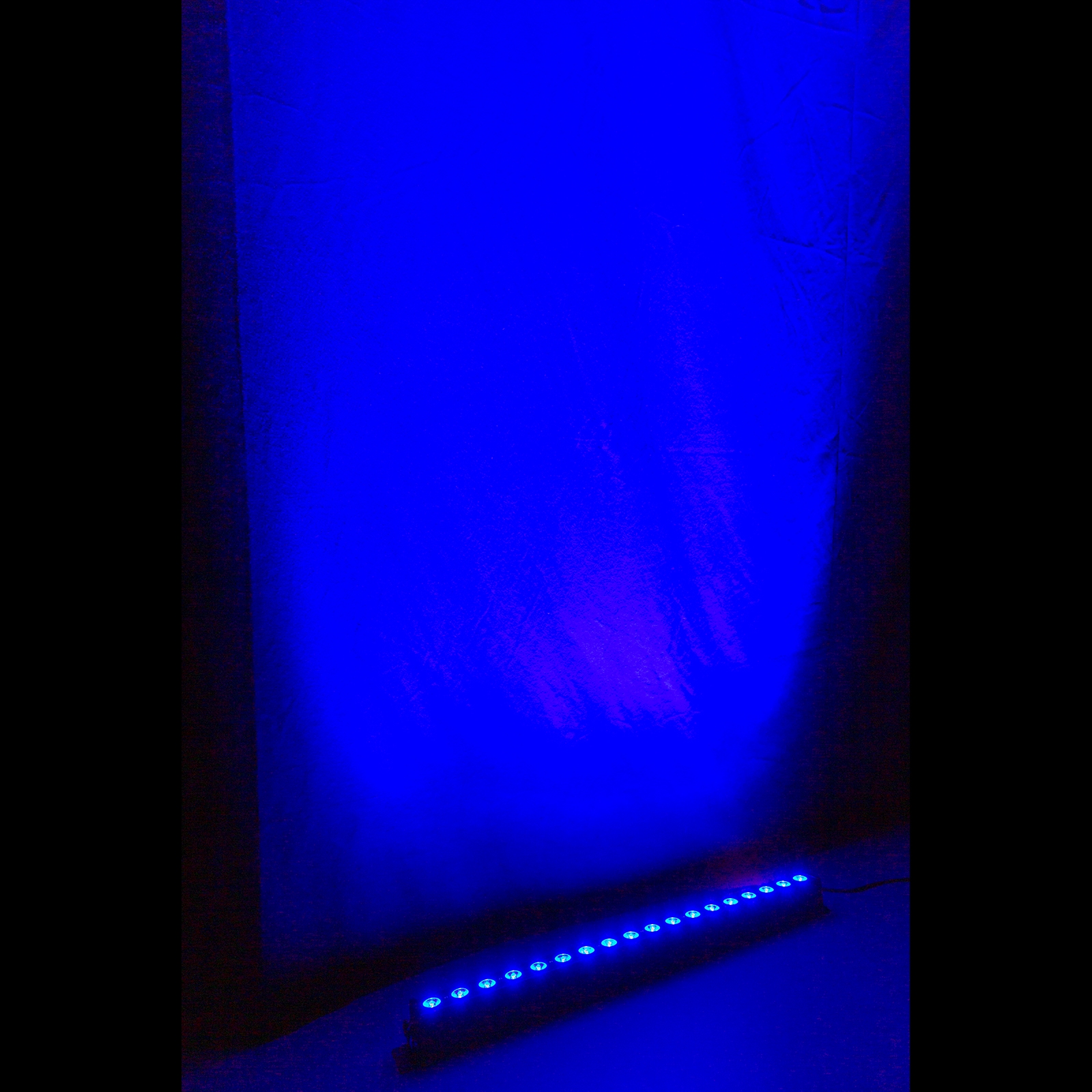 LCB183 LED Bar 18x 3W RGB - beamZ