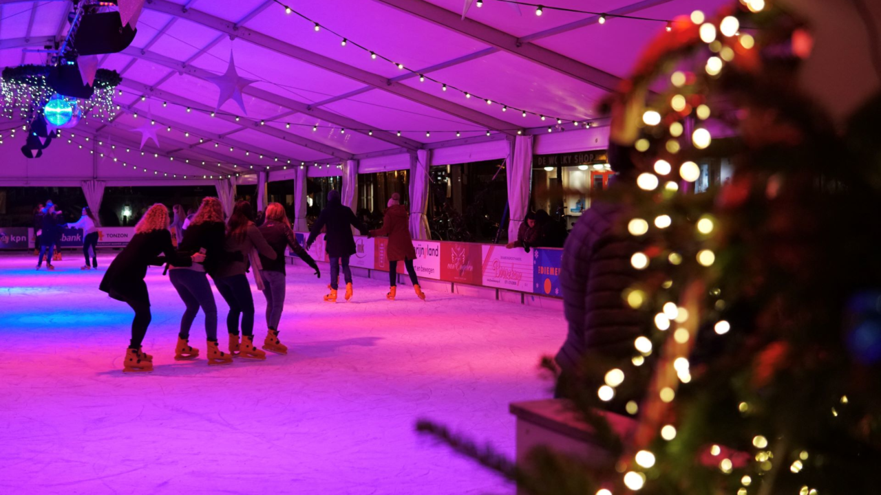 Floating Ice Rink Leiden The Netherlands - beamZ