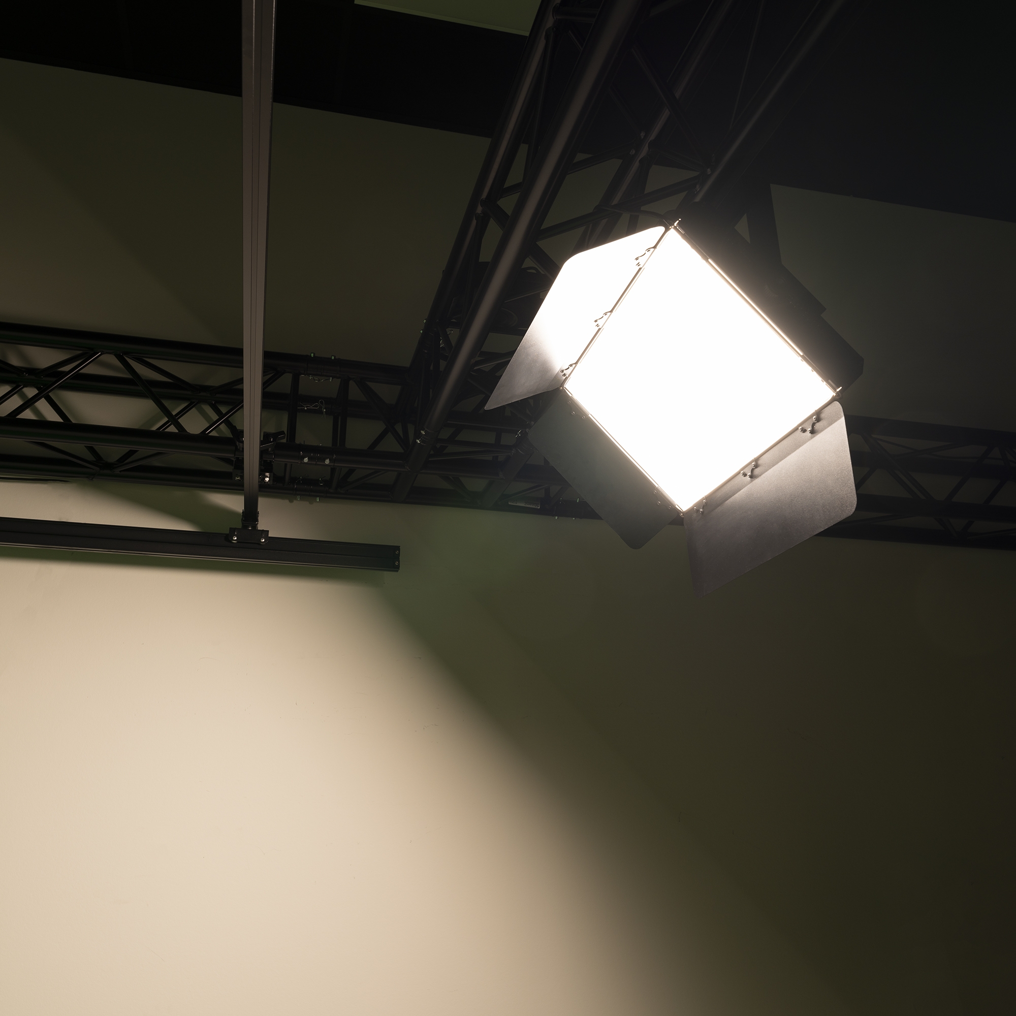 SFP200 LED Softpanel Light 200W CW/WW - beamZ